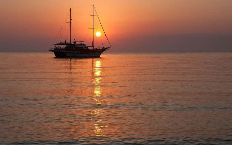 Alanya: Sunset And Party Boat With Soft Drinks And Dinner
