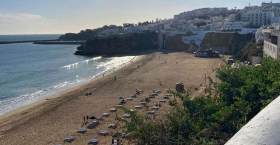Albufeira: Old Town History Walking Tour with Tapas & Wine