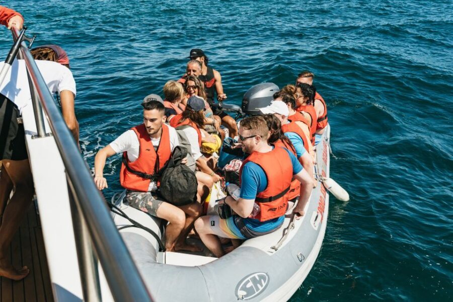 Albufeira: Sightseeing Cruise with Beach BBQ and Open Bar