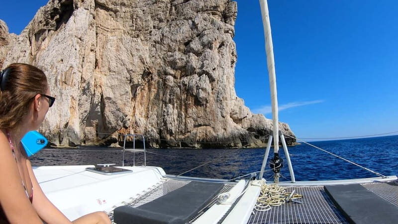 Alghero: Catamaran Cruise with Lunch and Snorkeling