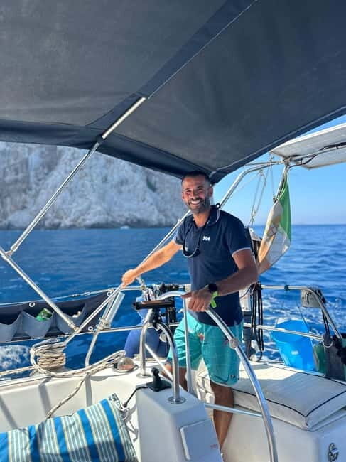 Alghero: Sailing Boat Trip with Skipper, Hostess, and Lunch