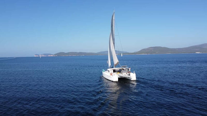 Alghero: Sailing catamaran day trip with lunch