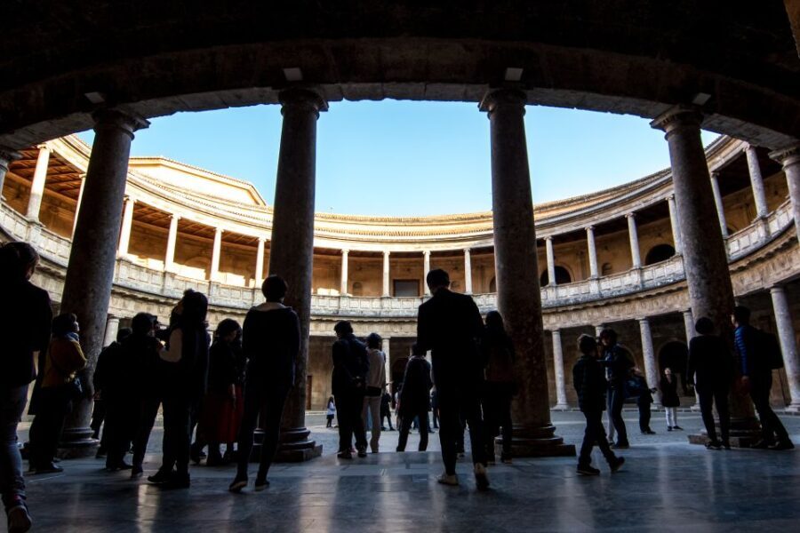 Alhambra and Albaicín Full-Day Private Tour from Seville