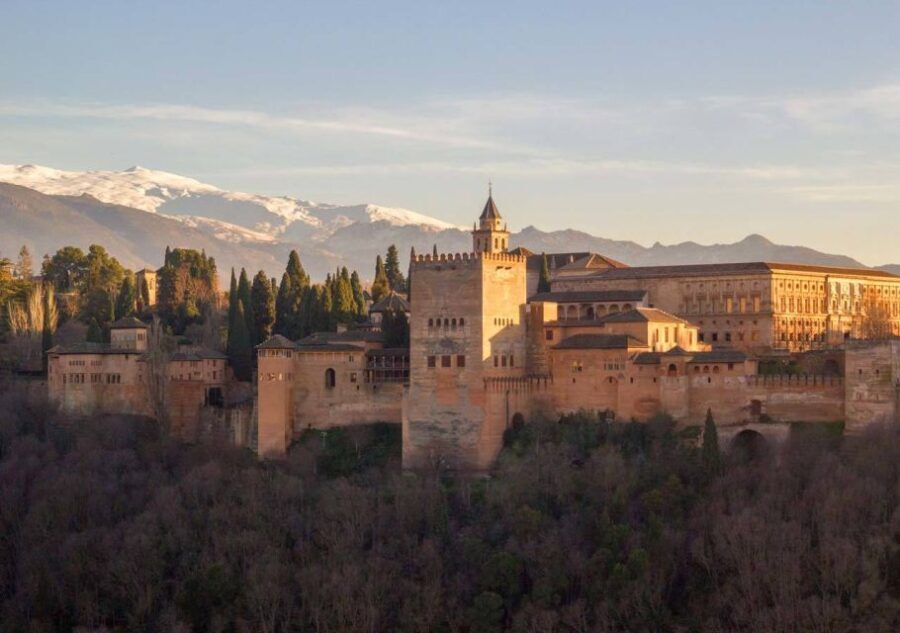 Alhambra & Generalife: Exclusive 3 hours Private Tour