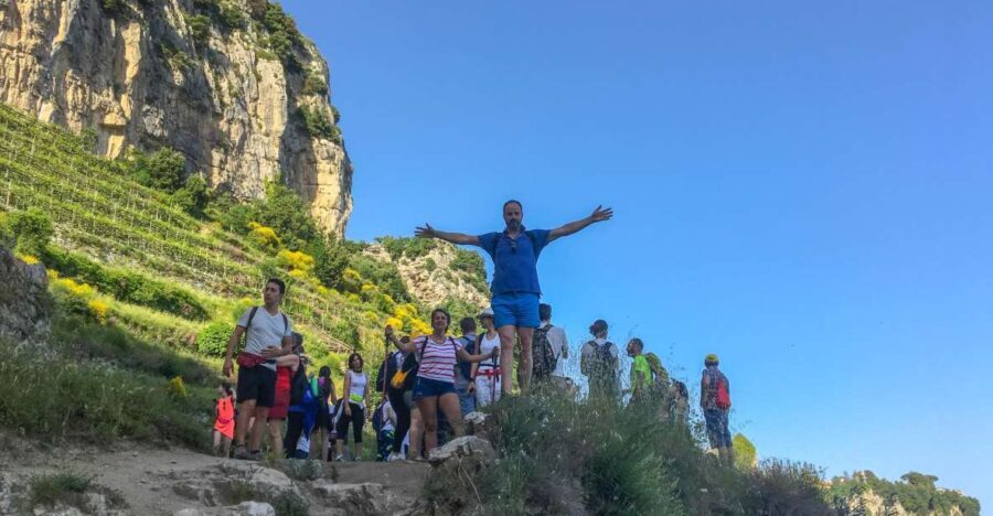 Amalfi: Walking tour between Furore vertical Vineyards
