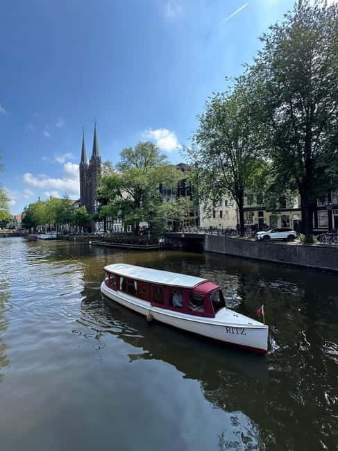 Amsterdam: Private Dinner Cruise on a Luxury Saloon Boat - Dining and Drinks on Board