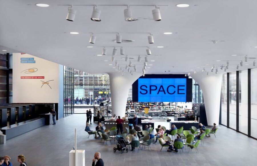 Amsterdam: Stedelijk Museum and 1-Hour Canal Cruise