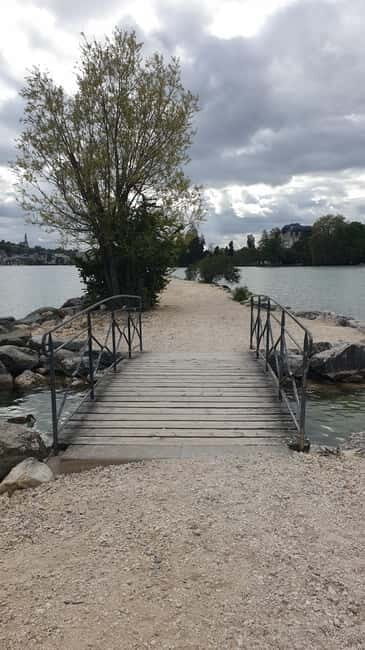 Annecy: enjoy a private city tour with a native guide - Exploring Annecy: A Genuine Local Perspective