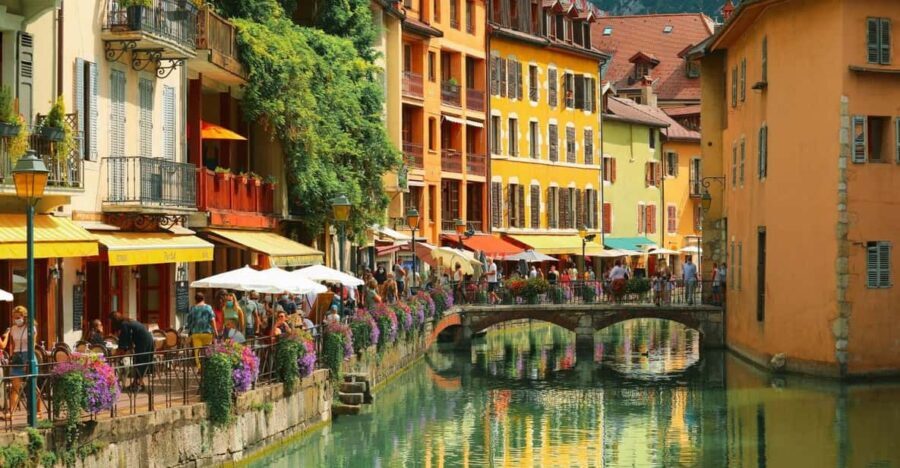 Annecy: Express Walk with a Local in 60 minutes