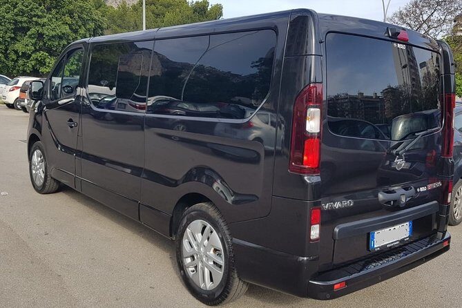 Arrival Private Transfer from Riga Airport RIX to Riga City by Minivan