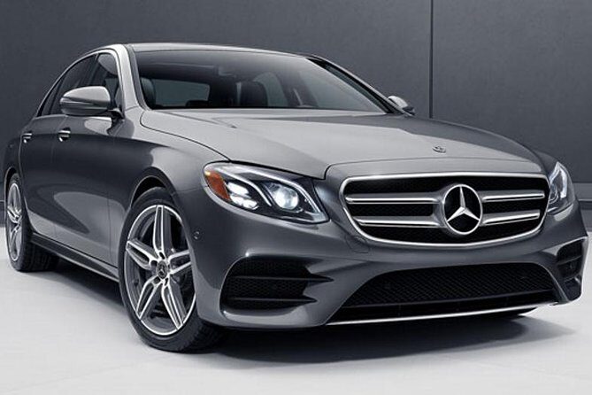 Arrival Transfer: Dublin Airport DUB to Dublin in Business Car