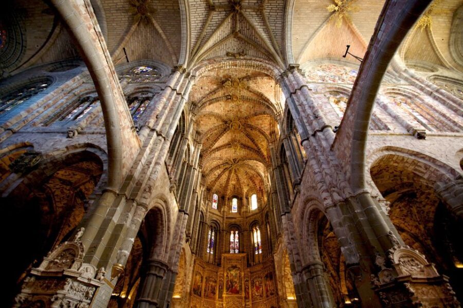 Ávila: Tour Privado Casco Histórico y Basílica San Vicente