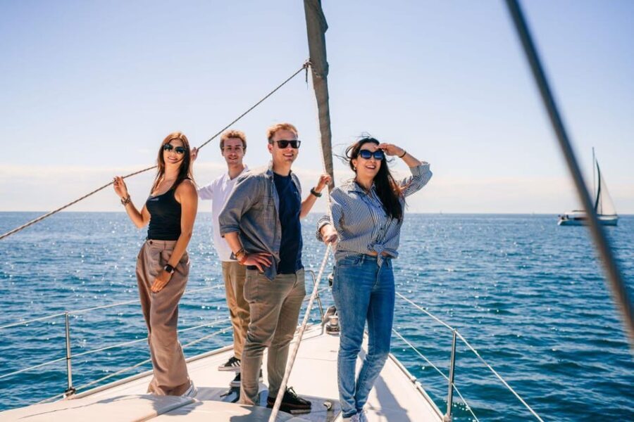 Barcelona: 1 hour sailing tour in a sailboat
