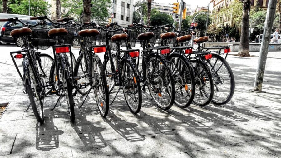 Barcelona: Bike Rental with Delivery and Pickup
