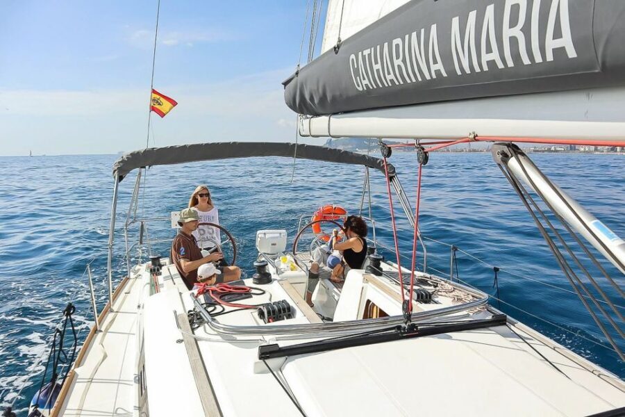 Barcelona: Coastline Boat Trip with Snacks and Cava