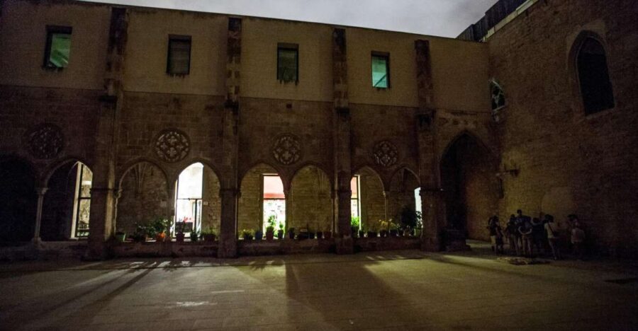 Barcelona: Dark History Night Walking Tour