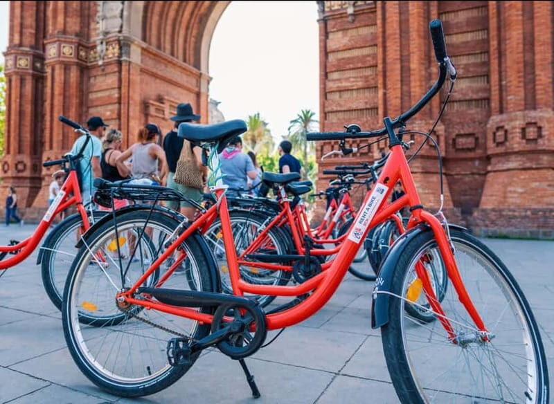 Barcelona: Full-Day Bike/E-Bike Rental with Helmet and Lock