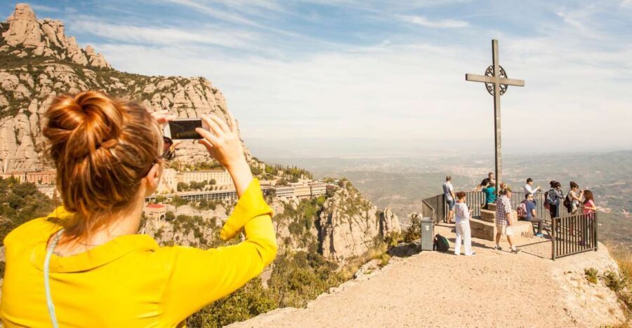 Barcelona: Montserrat with Winery Visit and Farmhouse Lunch