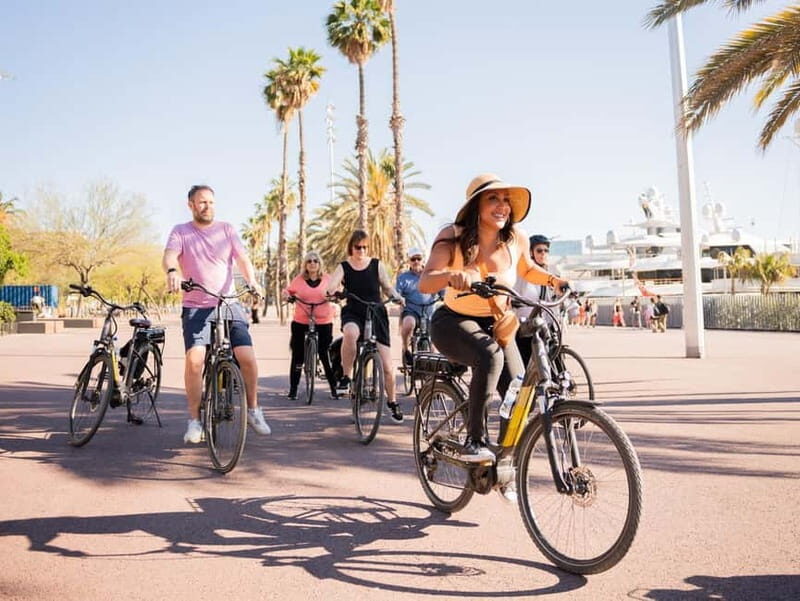 Barcelona: Sagrada Familia and City Tour by Bike or eBike