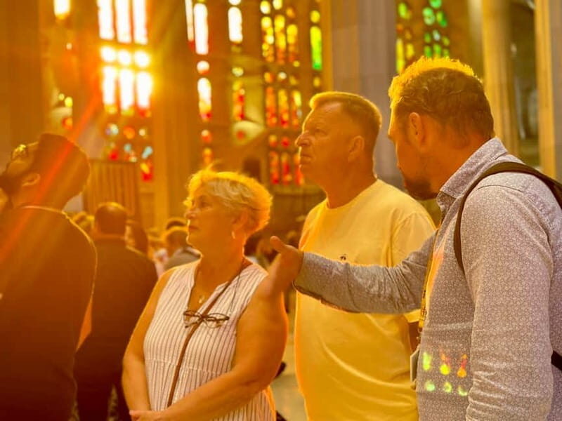 Barcelona: Sagrada Familia & Park Guell Tour with Transfer