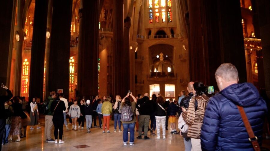 Barcelona: Sagrada Familia Skip-the-Line Guided Tour