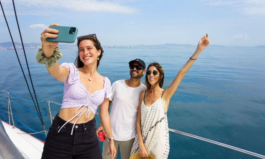 Barcelona: Sunset or Day Catamaran Cruise with Tapa & Drink