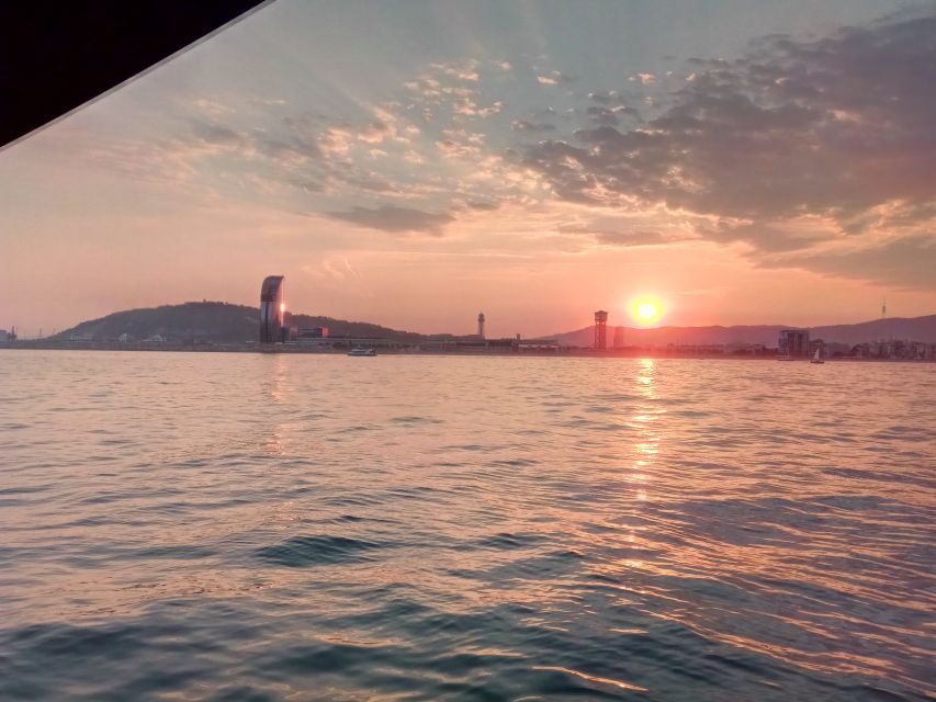 Barcelona: Sunset Sailing Tour with Open Bar & Snacks