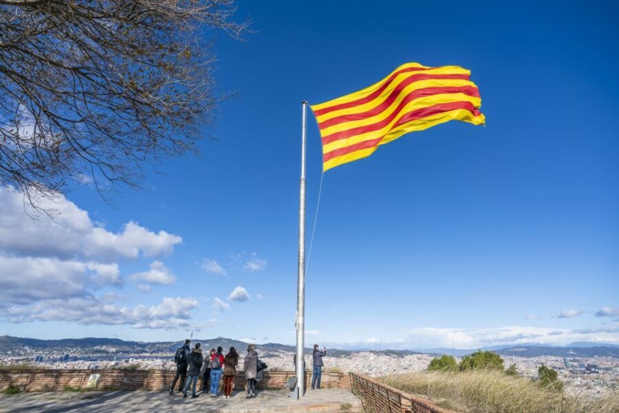 Barcelona: Walking tour with Montjuic Castle & Cable Car