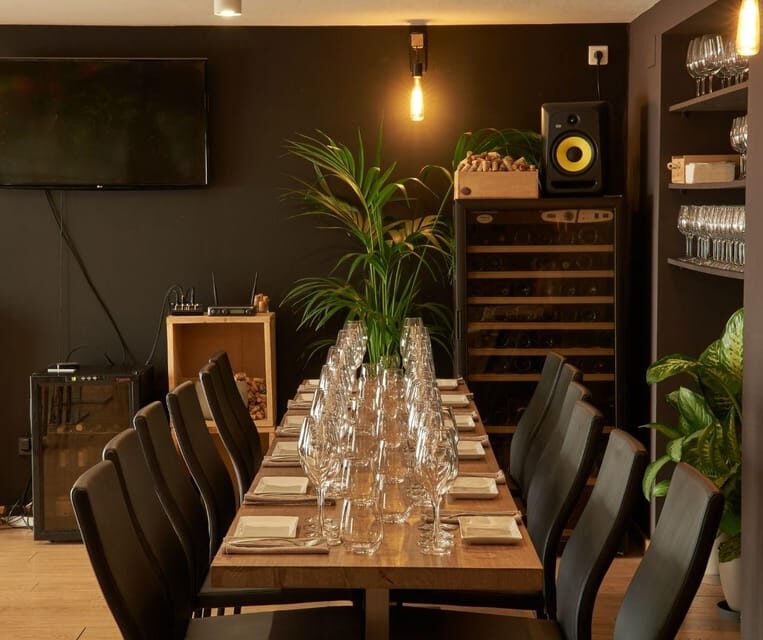 Barcelona: Wine Tasting and Tapas 5-Course Pairing Dinner