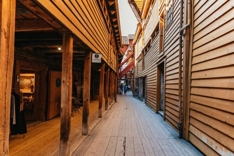 Bergen: Past & Present Small Group Guided Walking Tour