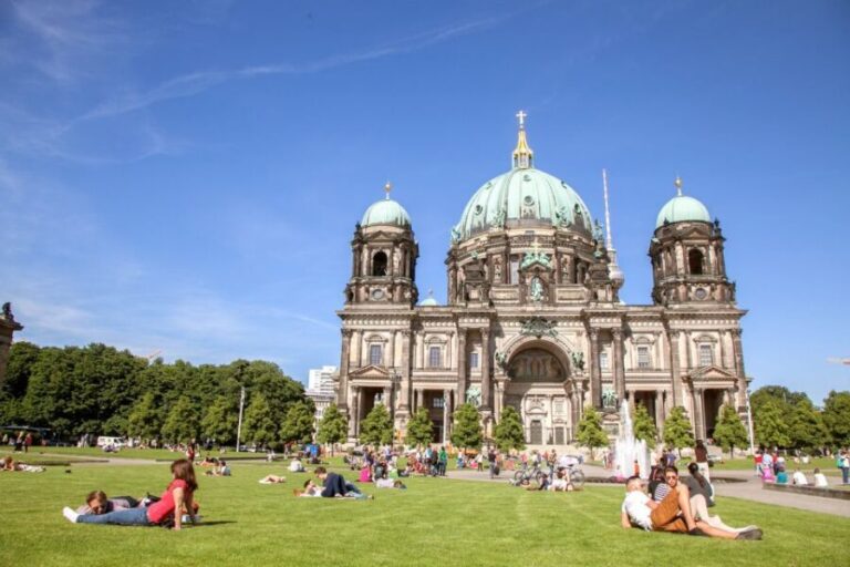 Berlin: City Center Walking Tour - Starting at Alexanderplatz and the World Clock