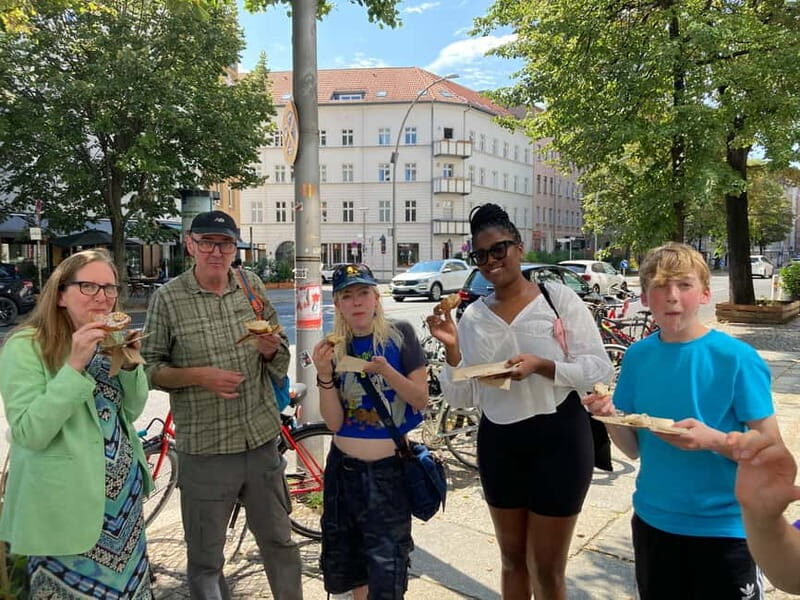 Berlin: Guided Street Food Tour with Tastings
