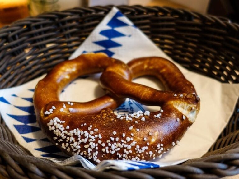 Berlin: Private Family Hunt & Tour with Food Stops - Itinerary Breakdown: What Youll Experience Day-By-Day