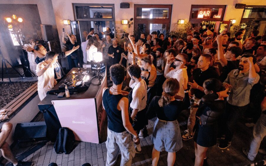 Berlin: Pub Crawl with Shots and VIP Club Entry