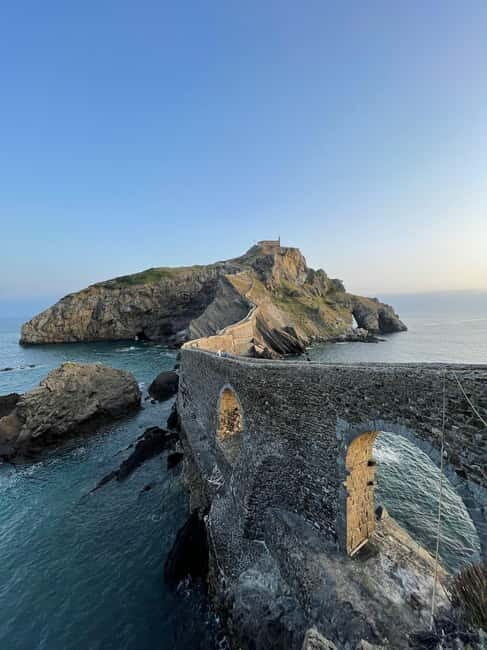Bilbao: Gaztelugatxe, Bermeo, Mundaka, Gernika, & Wine Tour