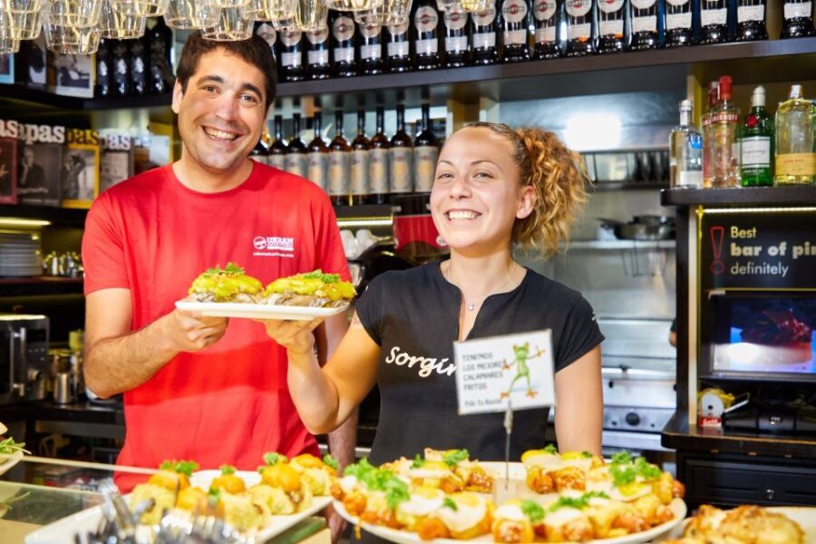 Bilbao: Pintxos and Wine Tasting Tour with Local Guide
