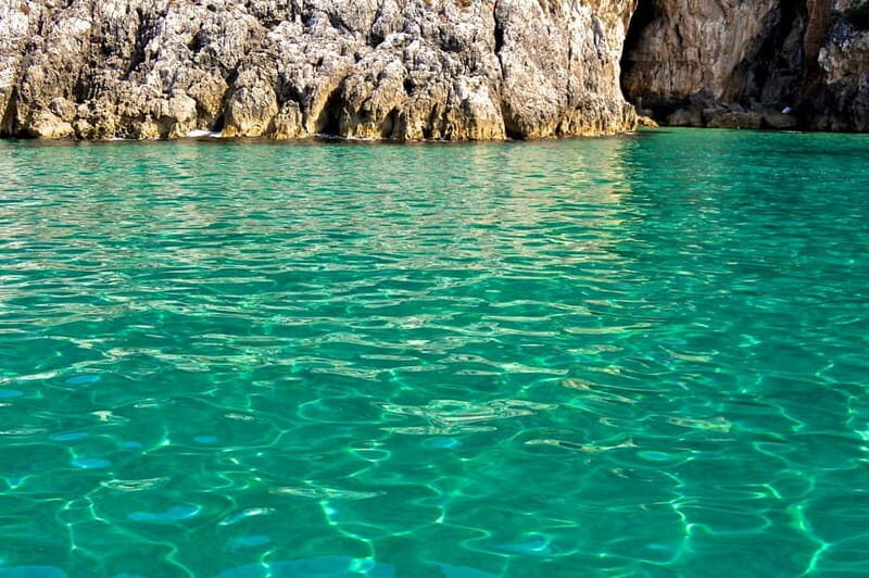 Boat trip and swim at the Blue Grotto in Sperlonga