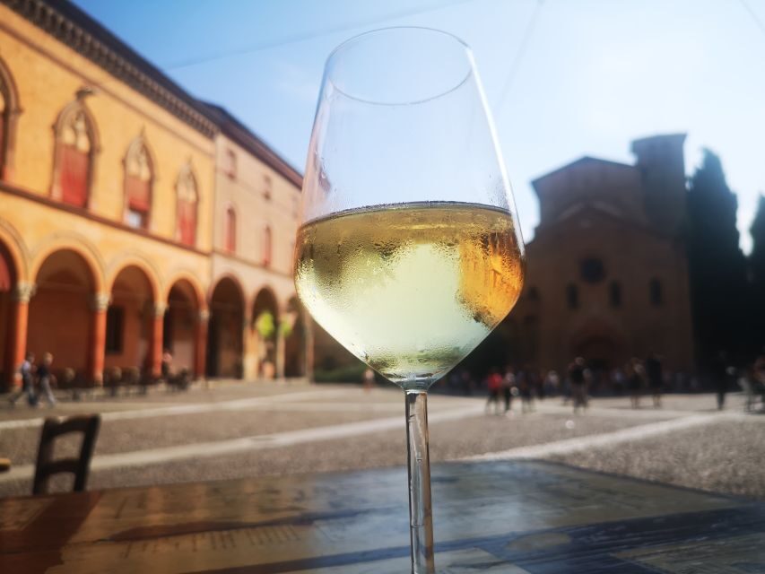 Bologna: City Center Guided Wine Walking Tour