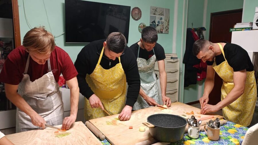 Bologna: Pasta Tagliatelle Ragu Cooking Class with Wine