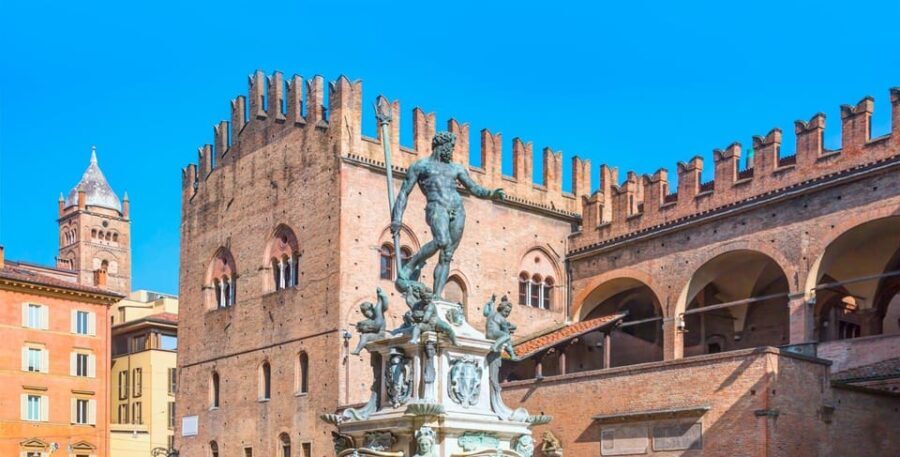 Bologna: Private Top Historical Sites Guided Walking Tour