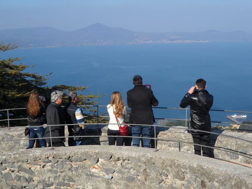 Bracciano: Odescalchi-Orsini ancient Castle Tour with Lunch