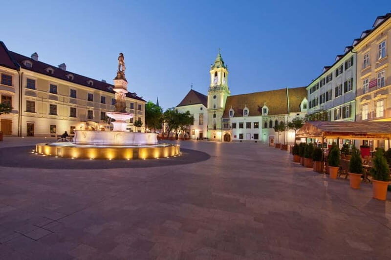 Bratislava: Guided Walking Tour at Night with Old Town