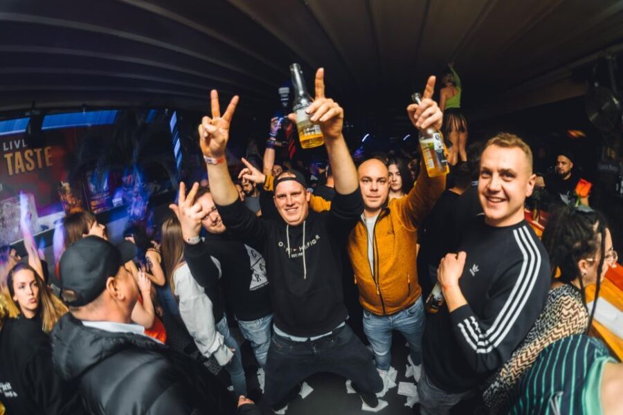 Bucharest: Bachelor Party - Custom Bar Crawl
