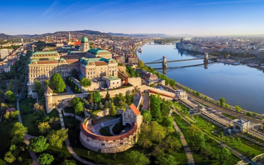 Budapest: 3-hour City Tour with Castle Walk + 1-hour Cruise