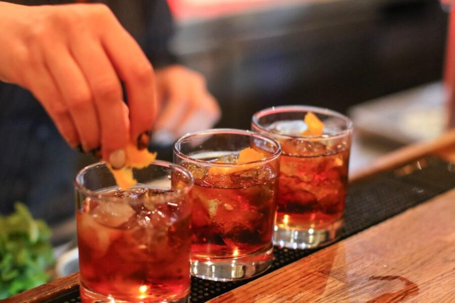 Budapest: Bar Crawl Tour with Local Drinks