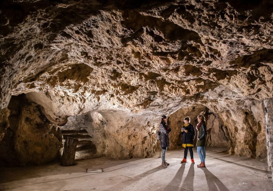 Budapest: Buda Castle Cave Tour