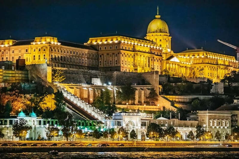 Budapest: Evening Cruise with 4-Course Dinner