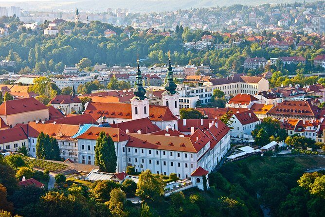 Budapest to Prague - Private Transfer with 2 hours of Sightseeing