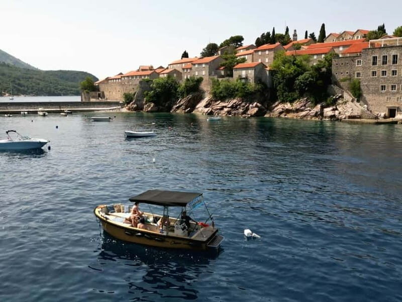 Budva: Private Sightseeing Boat Tour with Swimming & Drinks