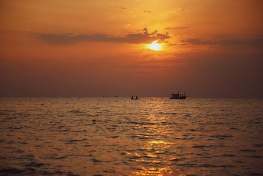 Cádiz: Private Sun Cruise for 2 with Aperitivo and Wine